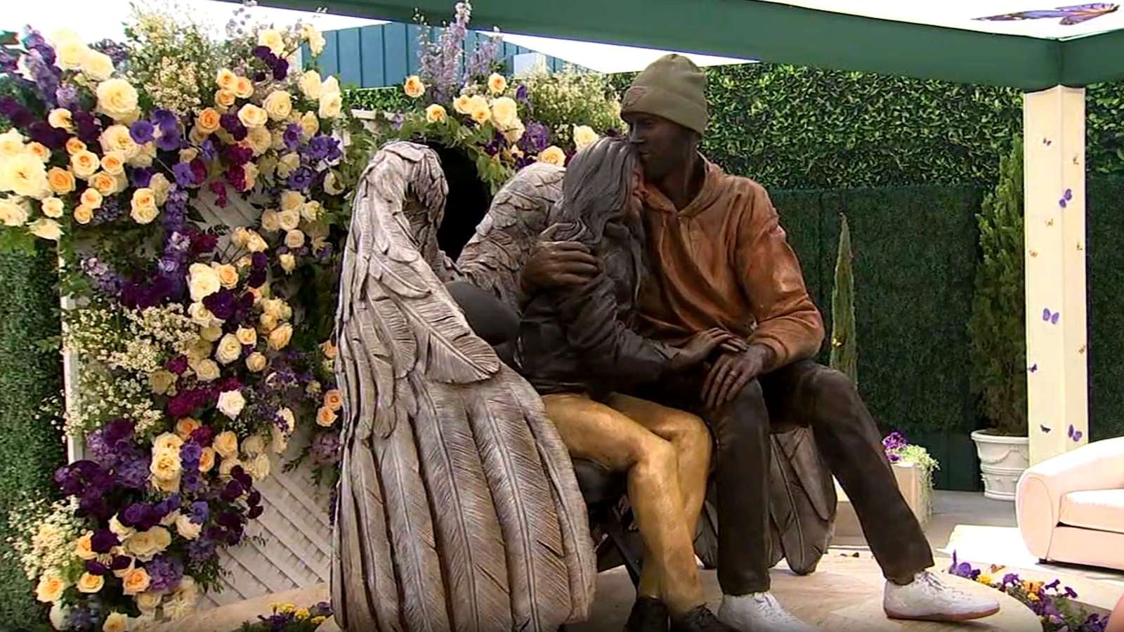 New Kobe Bryant and Gianna Bryant statue celebrates the basketball ...