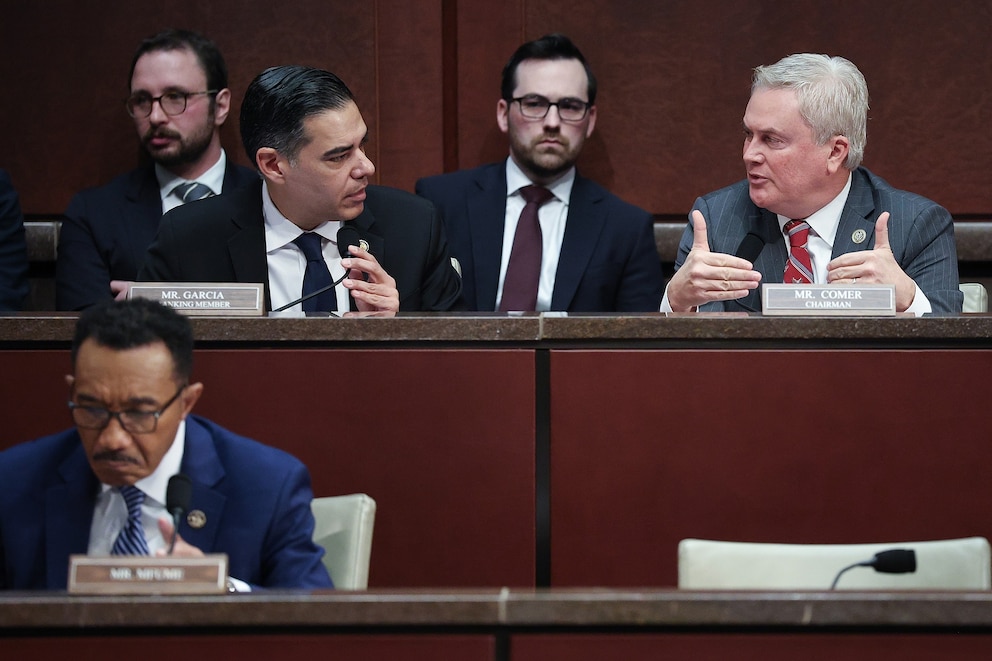 Clintons' contempt of Congress resolutions advance out of House ...