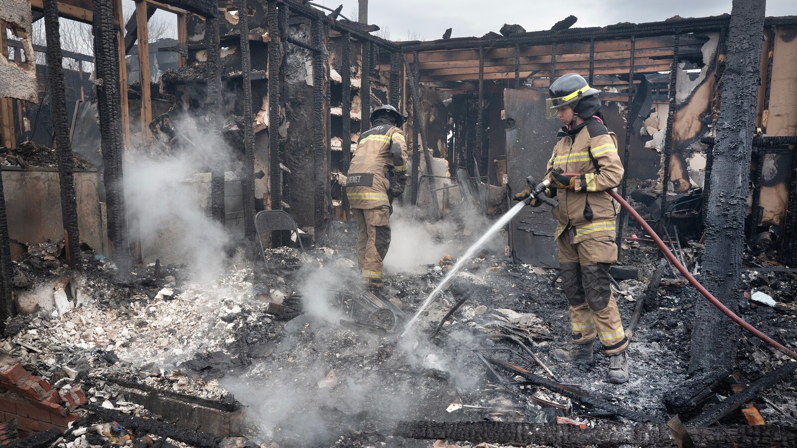Residents told to 'leave now' as wildfires threaten Oklahoma towns ...