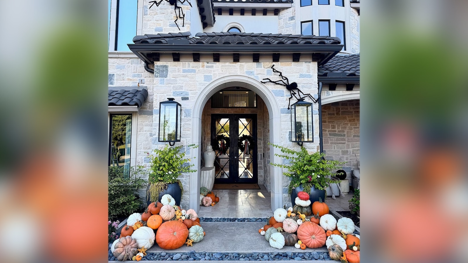 Woman known as 'pumpkin queen' goes viral with $1K pumpkin displays ...