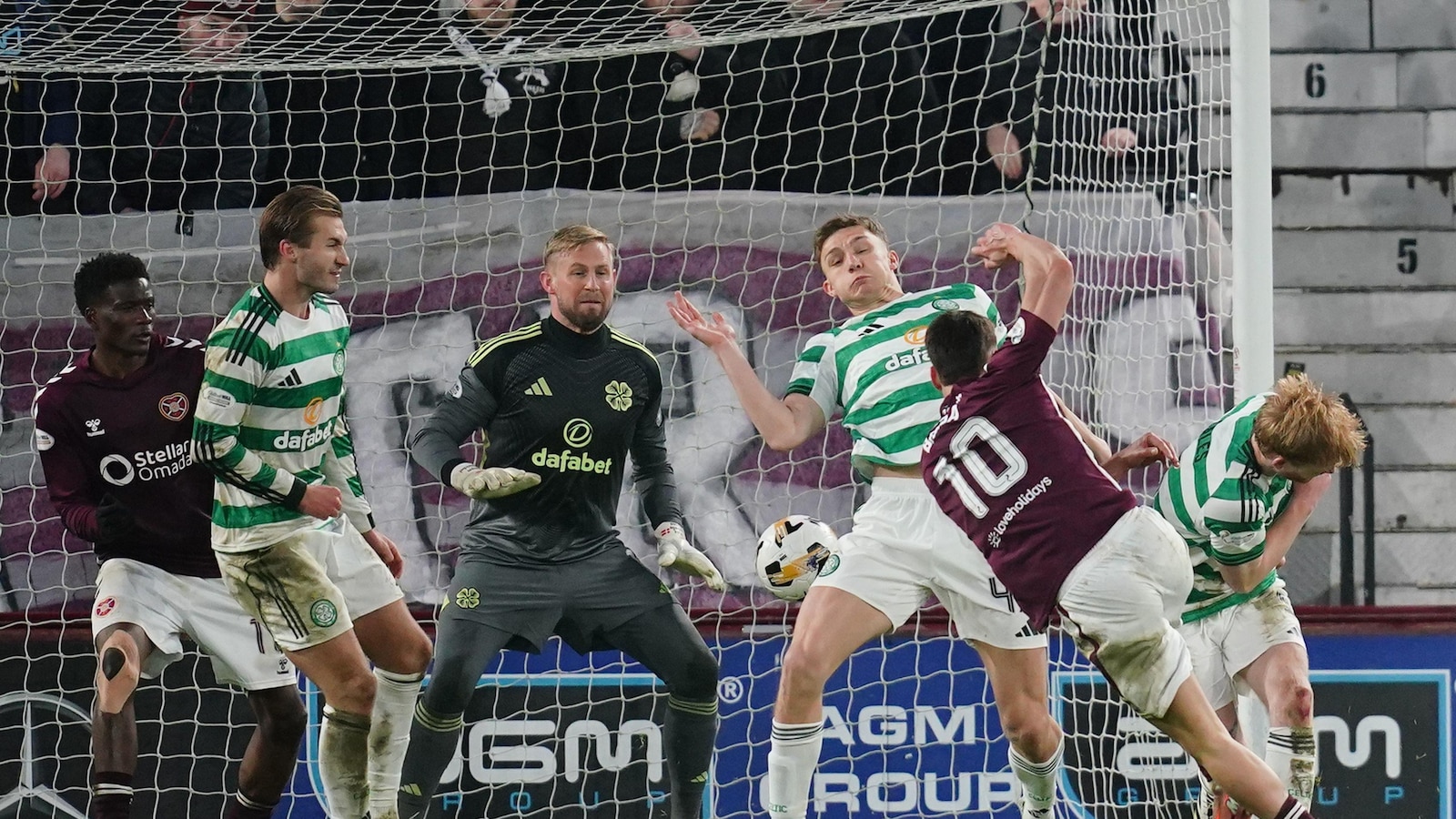 Celtic concedes late in 2-2 draw with surprise Scottish leader Hearts ...