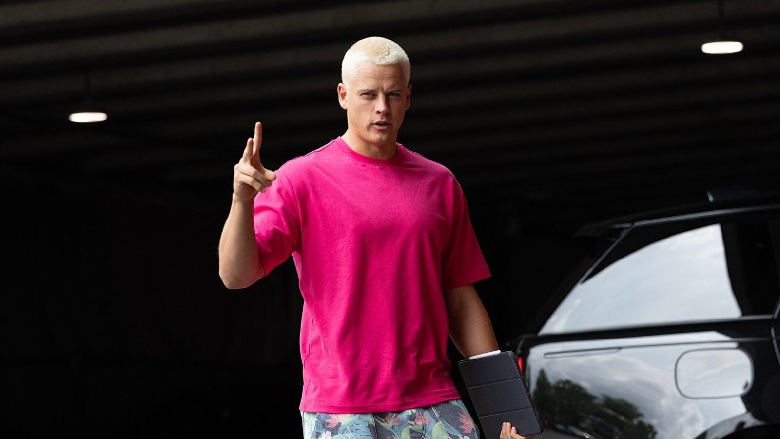 Will the real Joe Burrow please stand up? NFL star gets new blond buzz ...