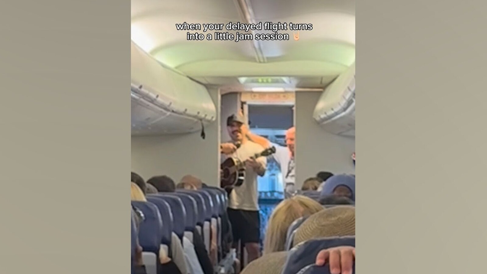 Tyler Rich sings to passengers on delayed flight: Video - ABC News