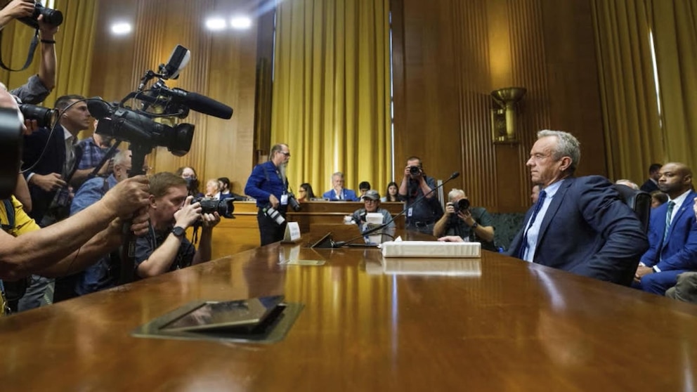 Video Lawmakers clash with RFK Jr. on vaccines in hearing - ABC News