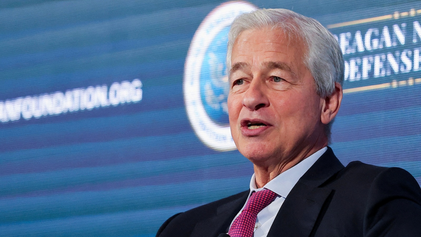 Trump sues Jamie Dimon, JPMorgan Chase for alleged 'political' account ...