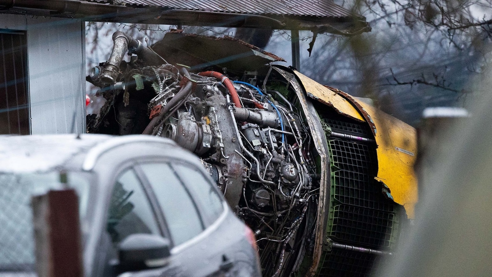 DHL cargo plane crashes in Lithuania, killing 1, local officials say ...