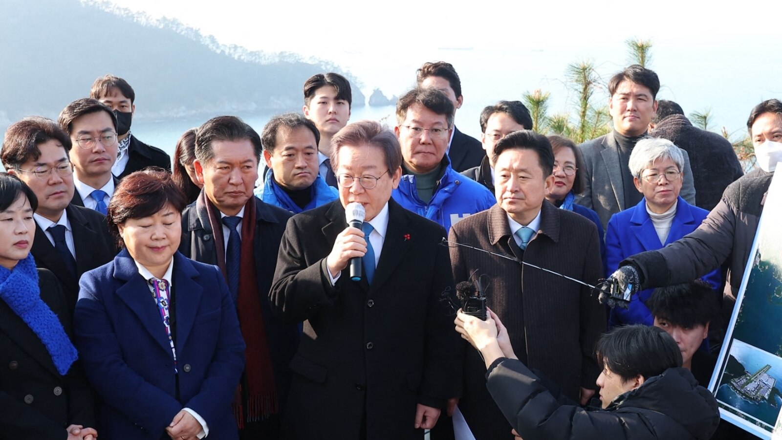 South Korean opposition leader in ICU after attack at press conference ...