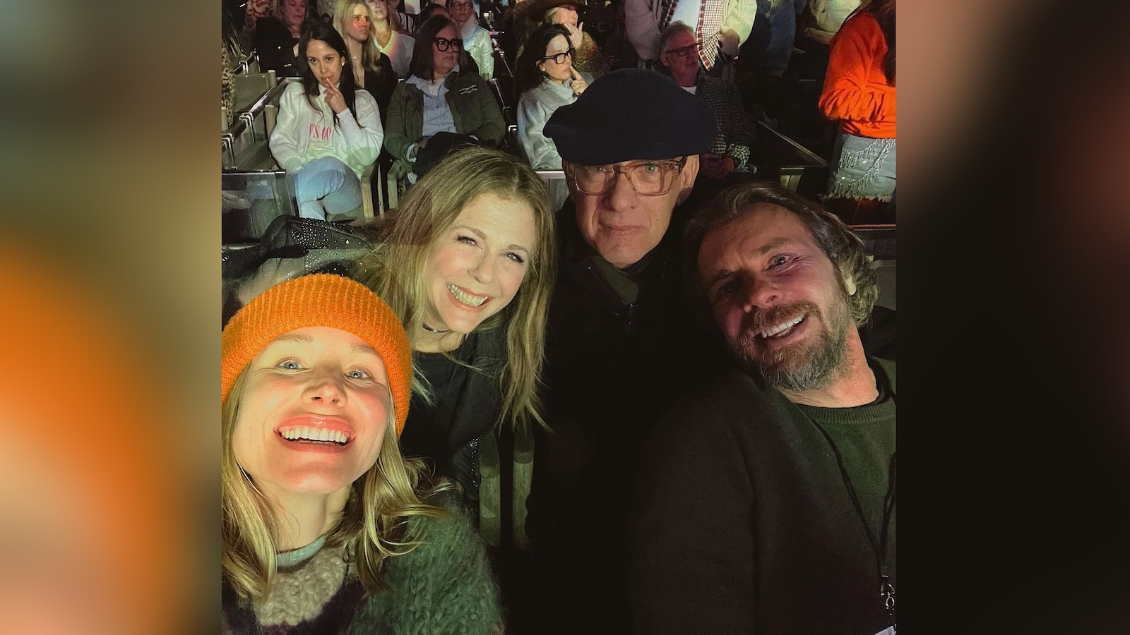 Tom Hanks, Rita Wilson photobomb Kristen Bell and Dax Shepard's selfie ...