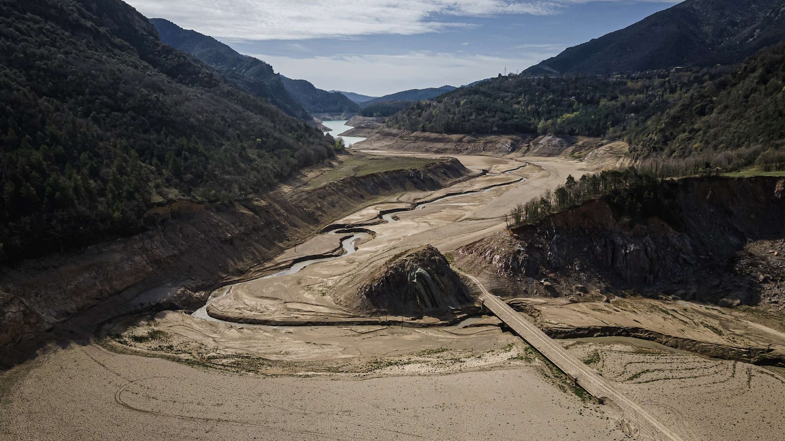 Satellite images highlight extreme drought in Europe - ABC News