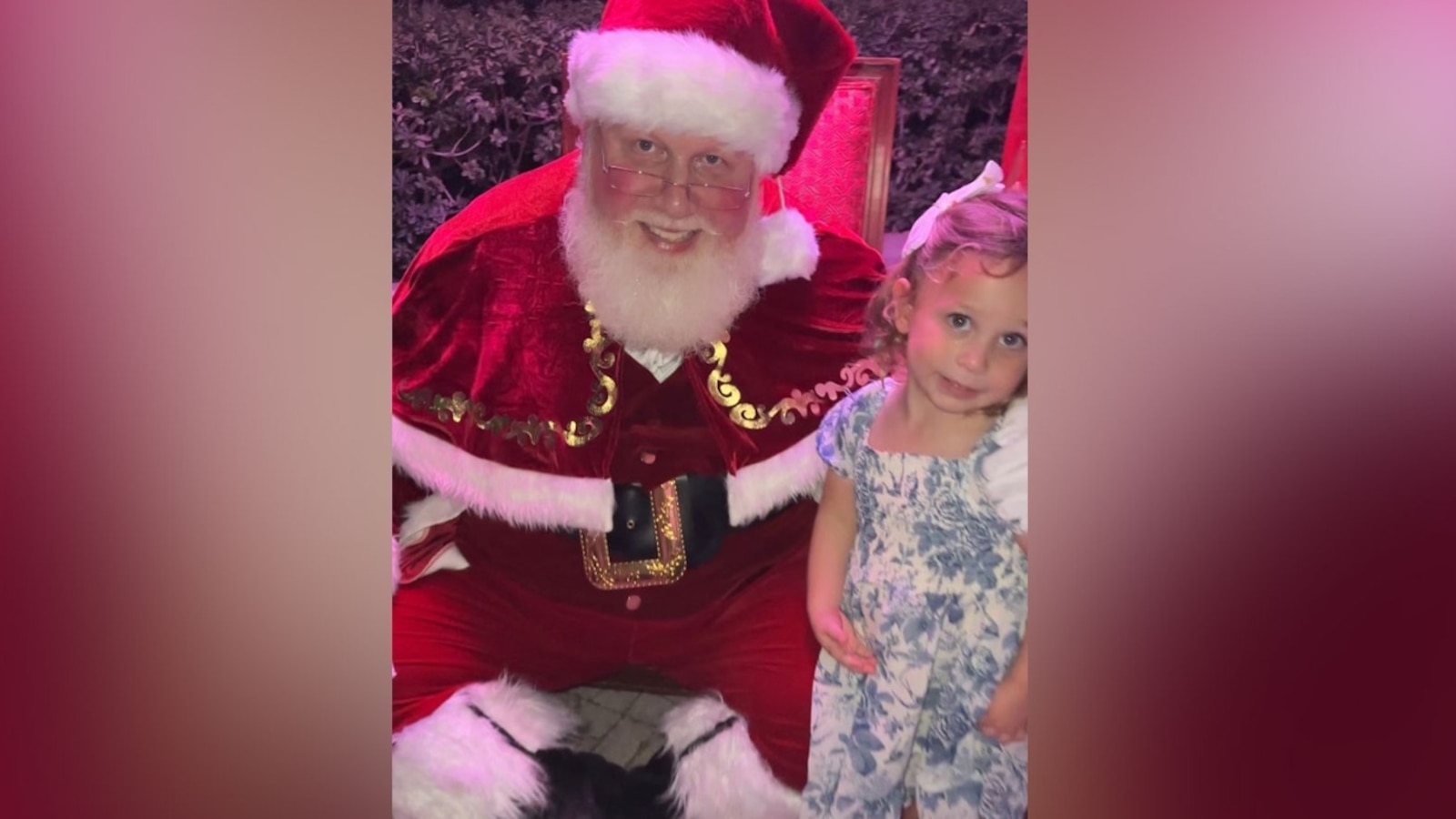Santa Claus supports young girl who didn't want to sit on his lap - ABC ...