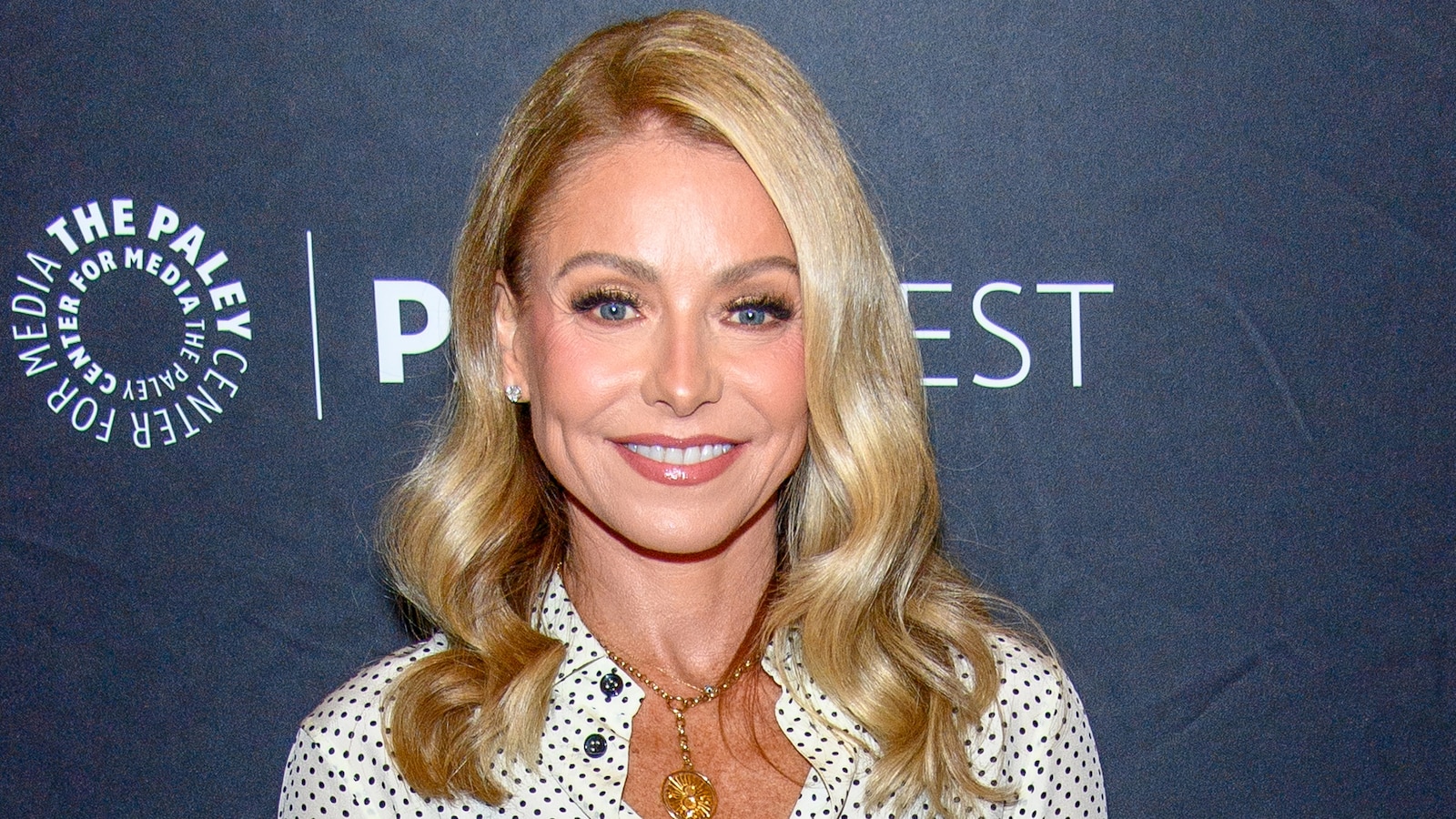 Kelly Ripa shares how she got into therapy at 40: 'I started sobbing' - ABC News