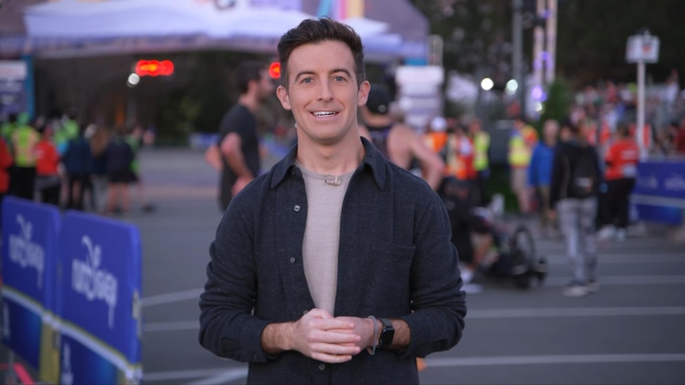 Video Marathoners run through all 4 parks at Walt Disney World - ABC News