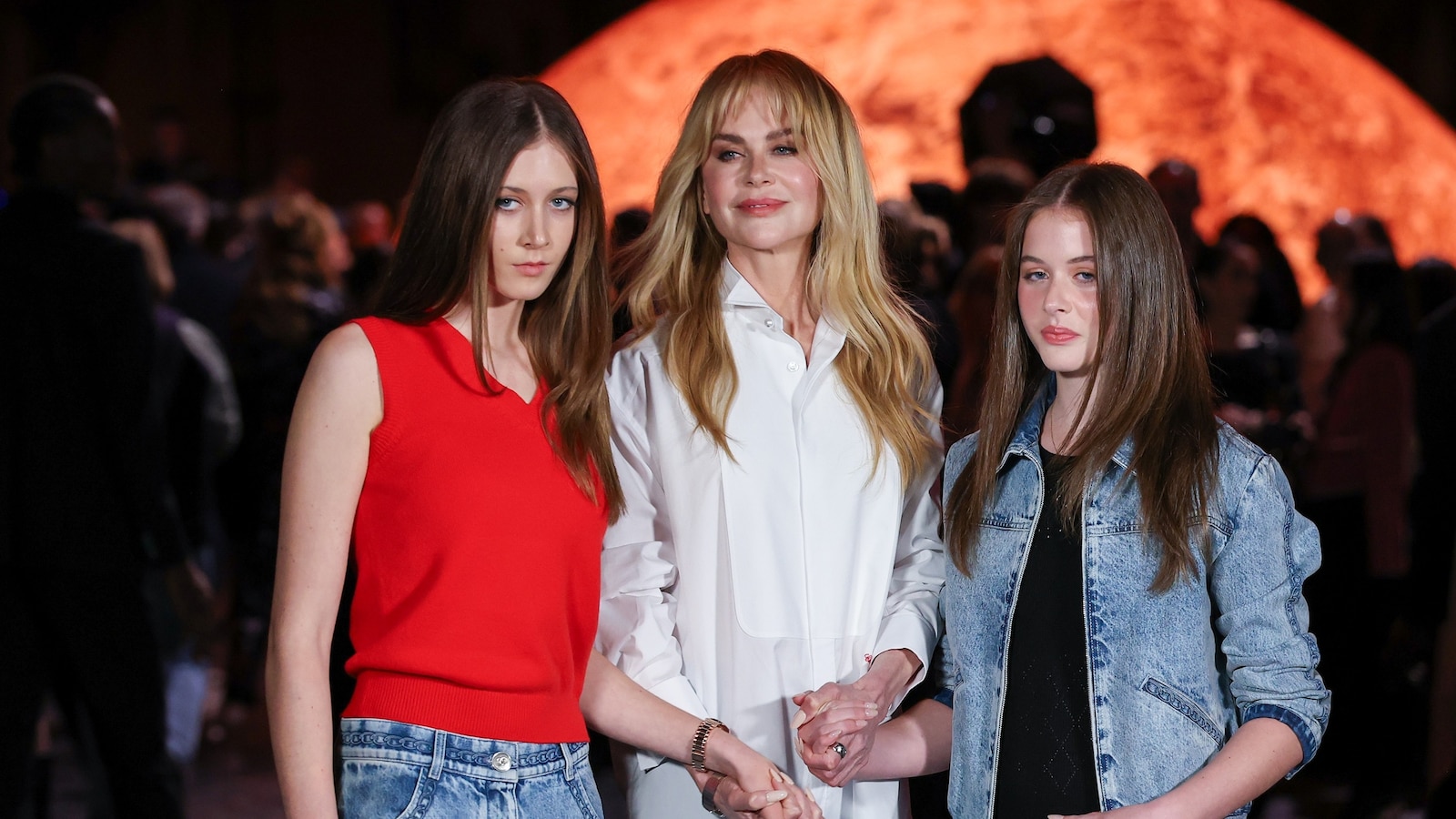 Nicole Kidman steps out with daughters at Chanel Paris Fashion Week ...