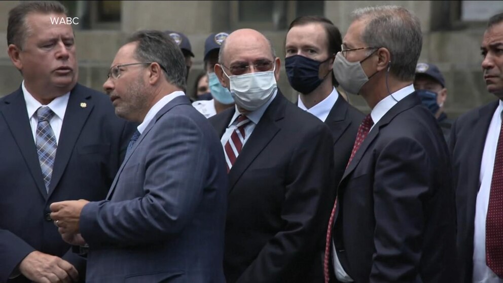 Video Ex-Trump Organization CFO Allen Weisselberg faces perjury ...