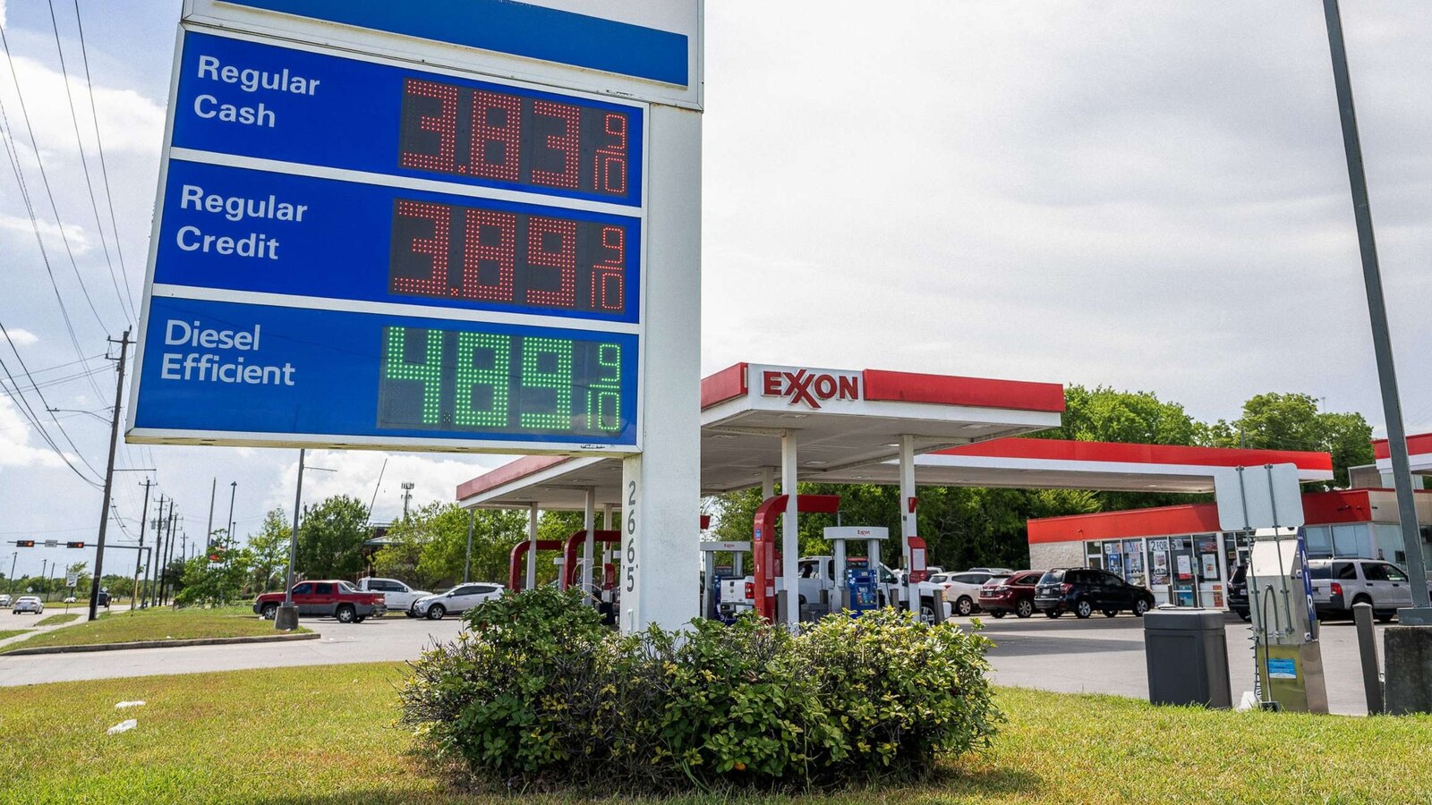 Gas prices fall below $4 for 1st time since March - ABC News