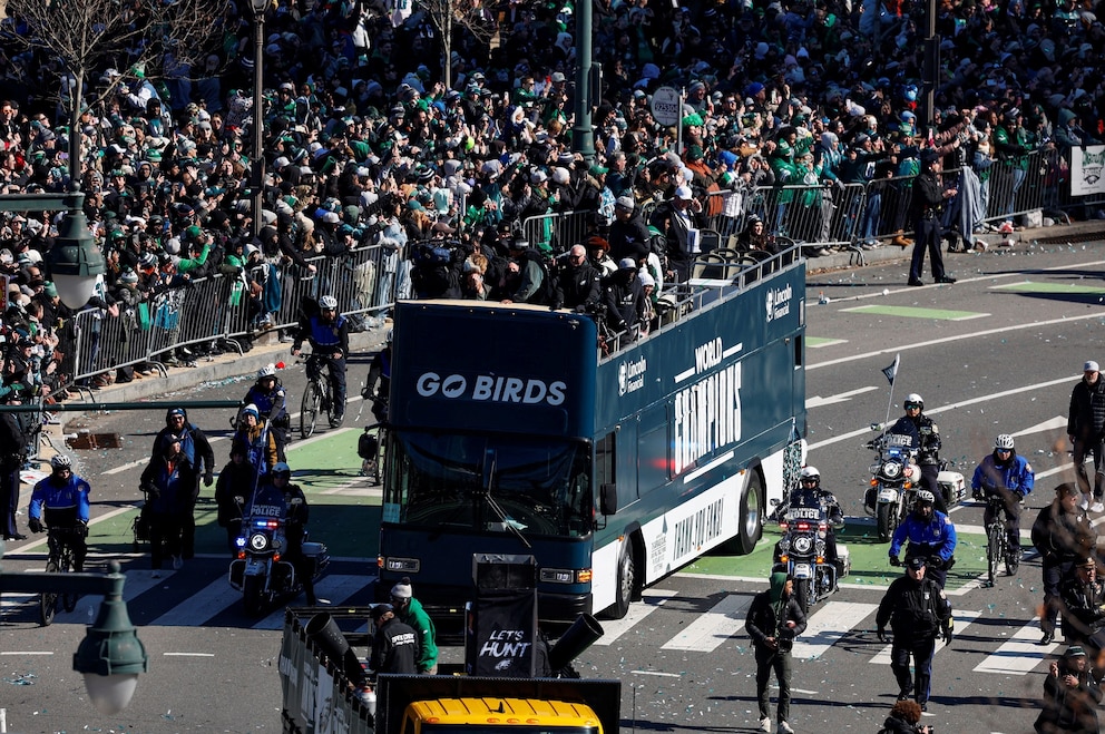 Eagles' Super Bowl parade takes over Philadelphia - Good Morning America