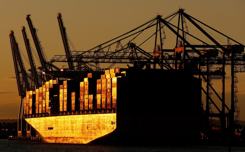 Port strike draws on frustration over pandemic-era profit boom - Good ...