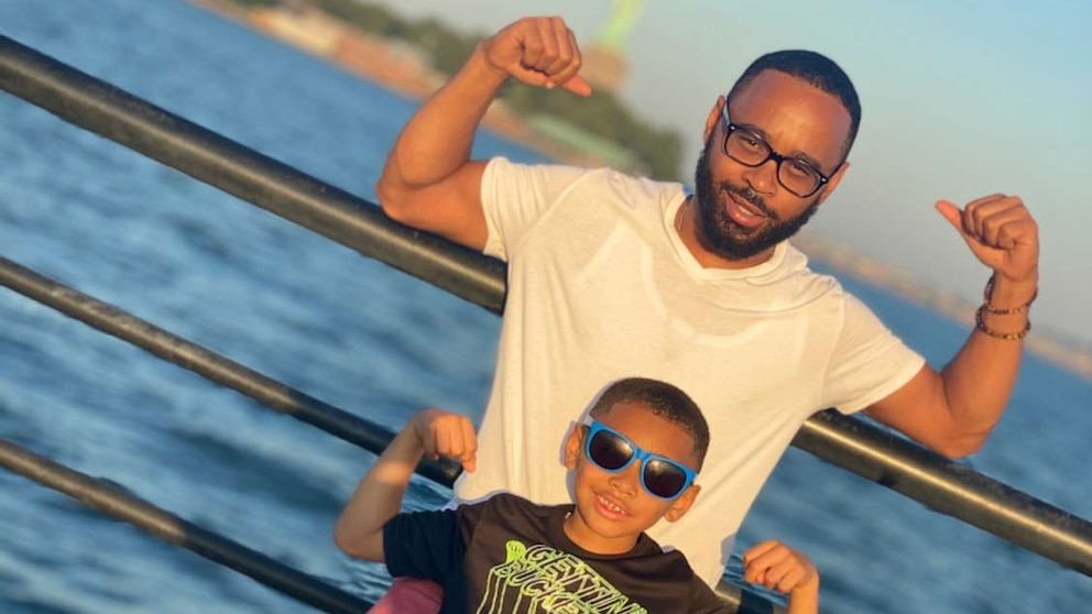 'Super dad' graduates with master's while working 3 jobs - ABC News