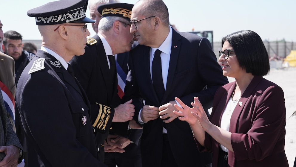 Britain and France sign a 3-year deal to curb small-boat channel ...