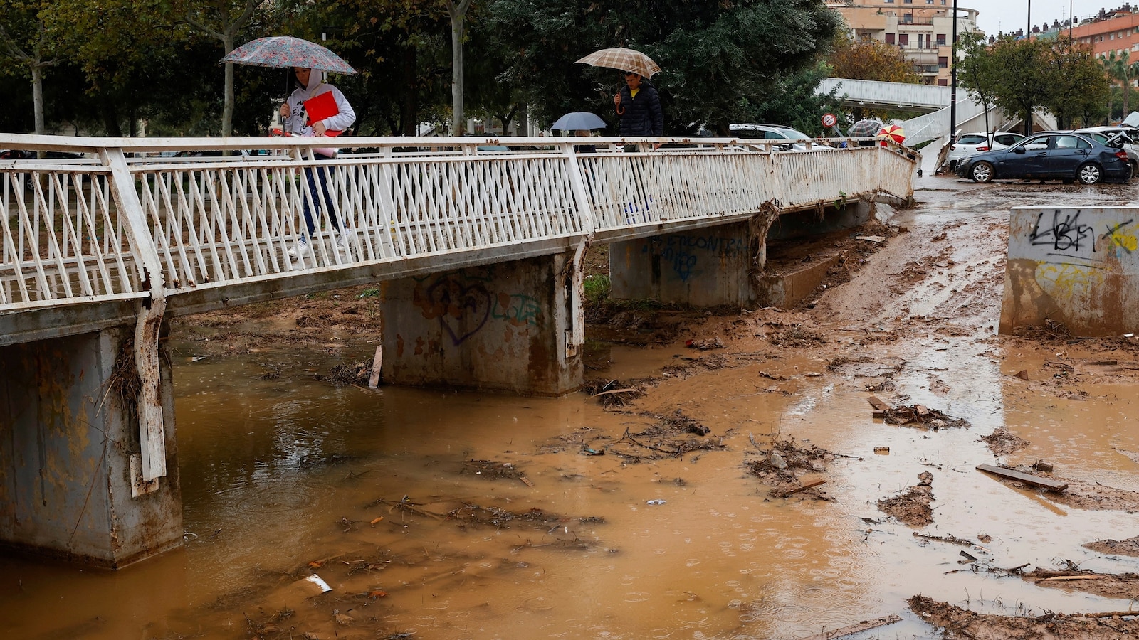 Heavy rain threatens Valencia, Spain, after deadly flash flooding ...