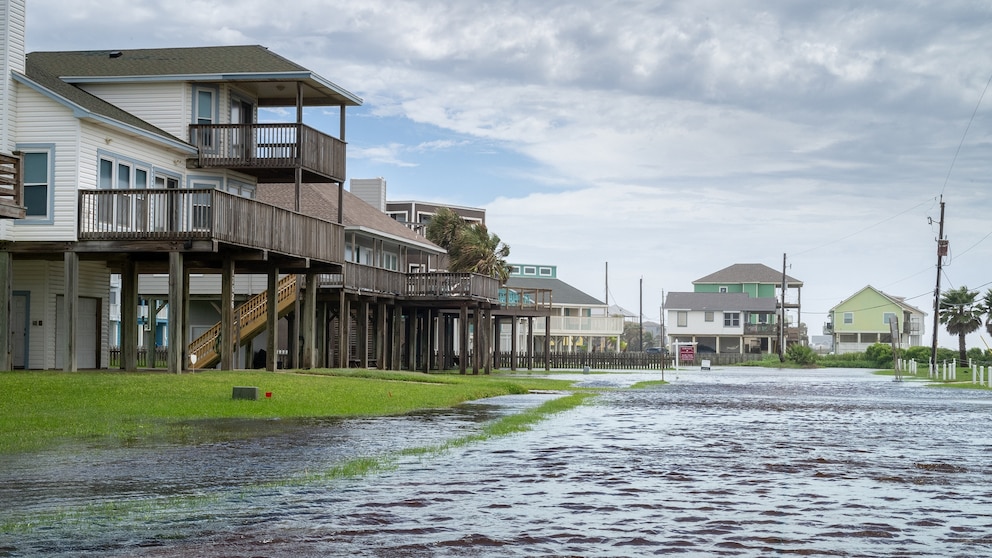 Gulf states still hammered with dangerous flooding as Tropical Storm ...
