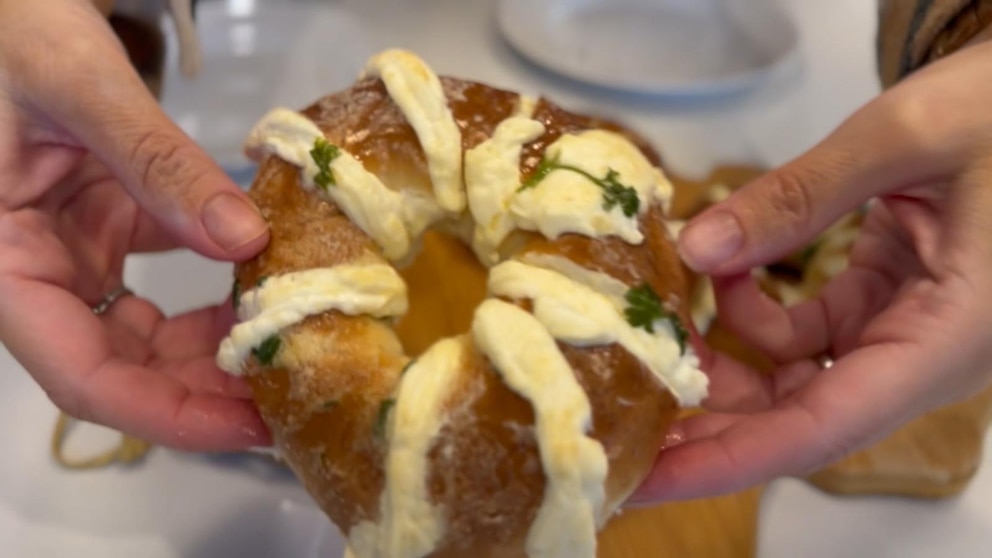 Video What to know about viral stuffed bagels - ABC News