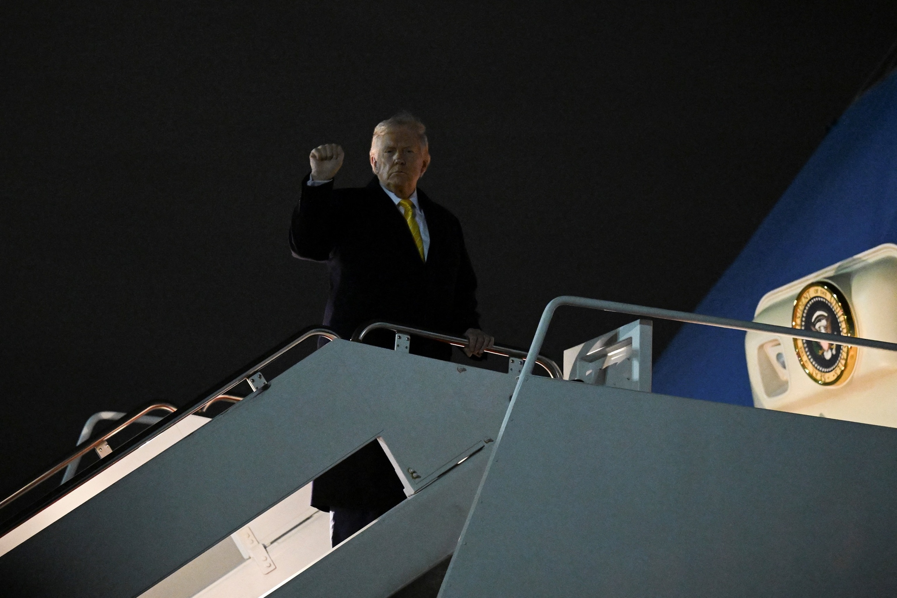 Trump admin live updates: FAA flight cuts to end Monday morning - ABC News