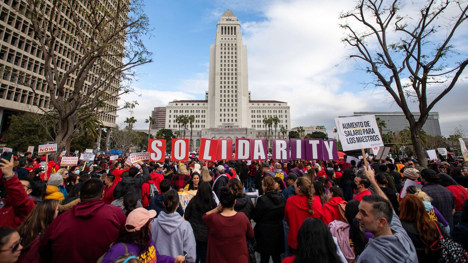 Los Angeles school workers poised to go on 3-day strike next week - ABC ...