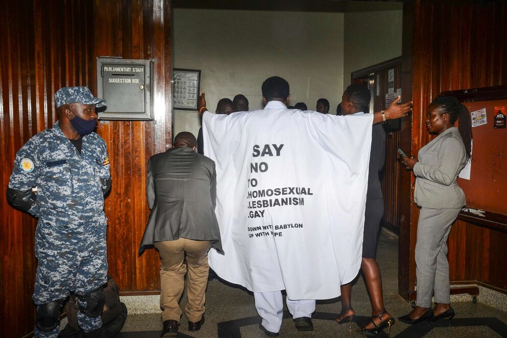 Ugandas President Signs Anti Gay Bill Into Law That Calls For Death 2938