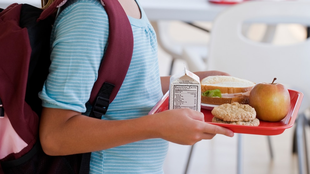 Trump administration puts whole milk back in schools: Is it healthier ...