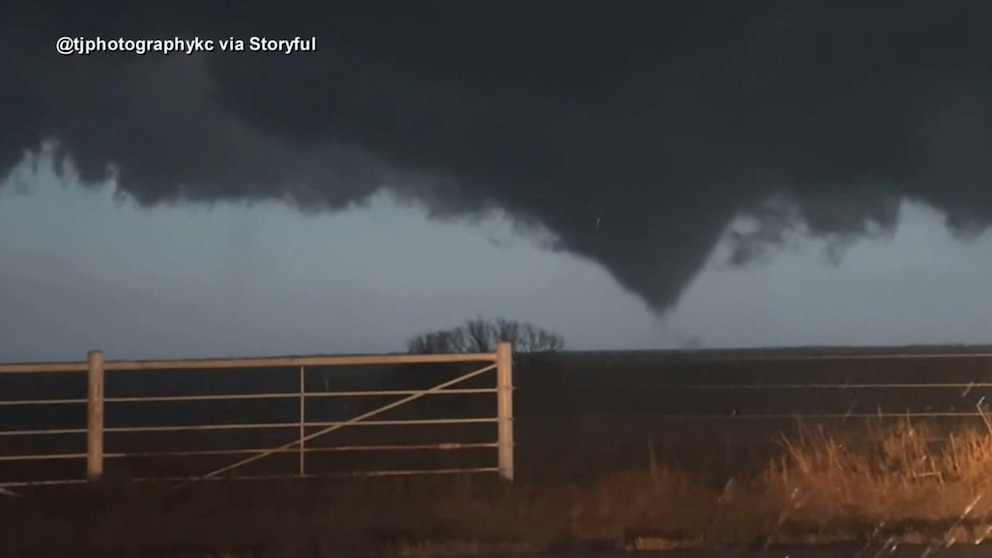 Video Kansas counties under tornado watch - ABC News Video Kansas counties under tornado watch - ABC News