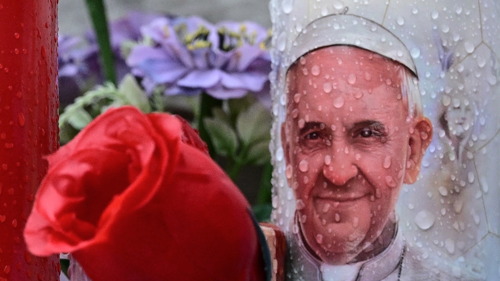 Pope Francis remains in 'critical but stable' condition in hospital, Vatican says - ABC News