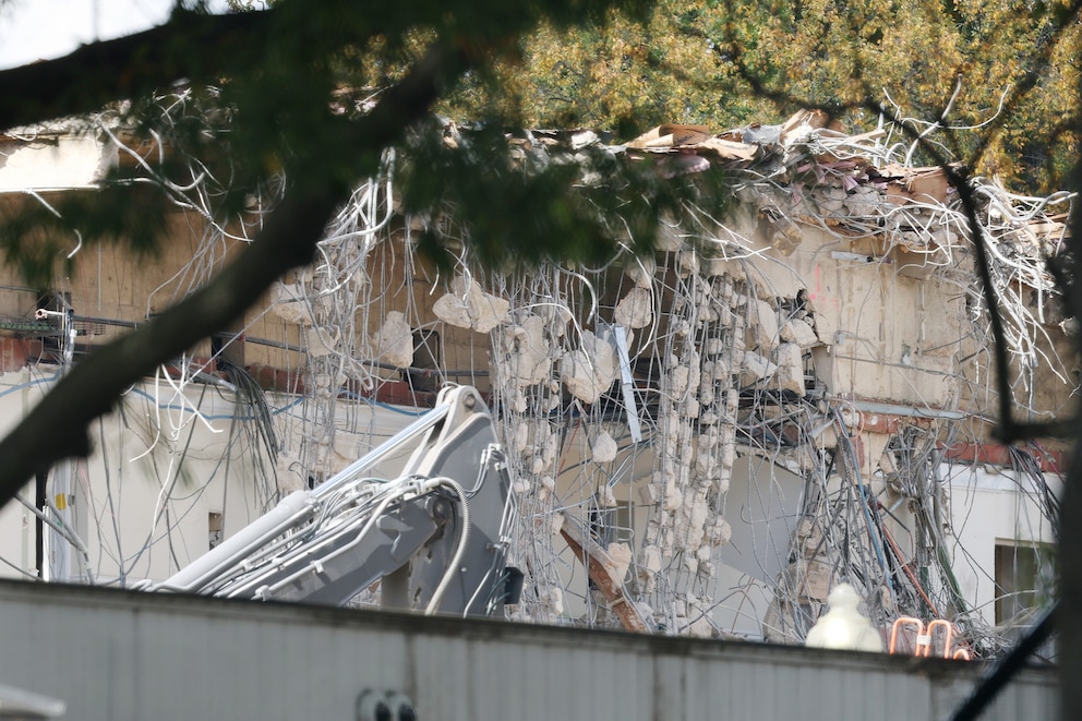 Entire East Wing expected to be demolished as soon as this weekend ...