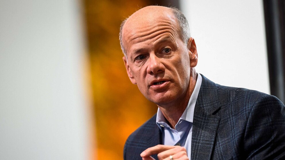 SVB execs sold millions of their company stock in lead up to collapse ...