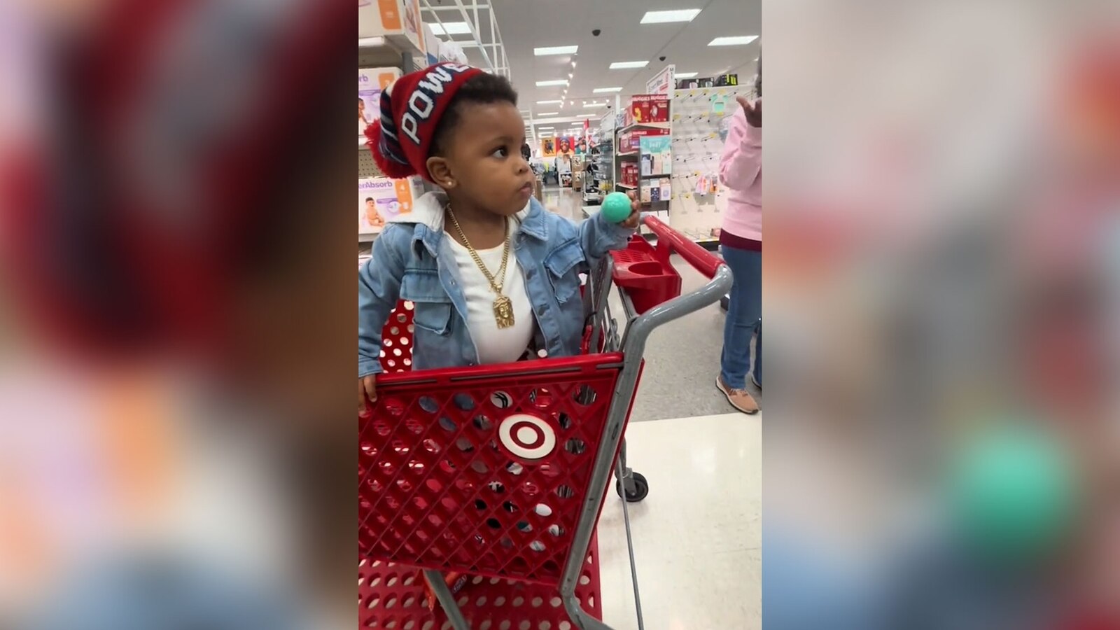 Adorable toddler goes viral for saying 'hi' to everyone he passes - ABC ...