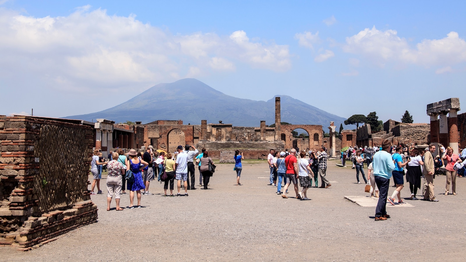 Pompeii implements new daily visitor limits to combat overtourism - ABC ...