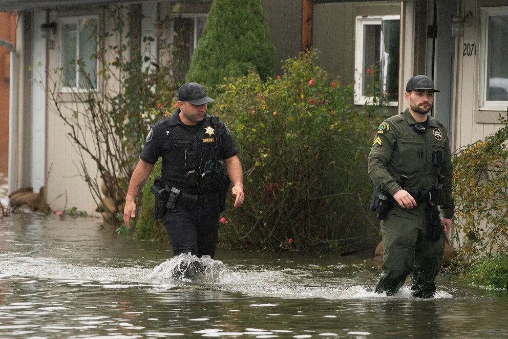 Washington residents evacuate amid catastrophic flooding, National ...