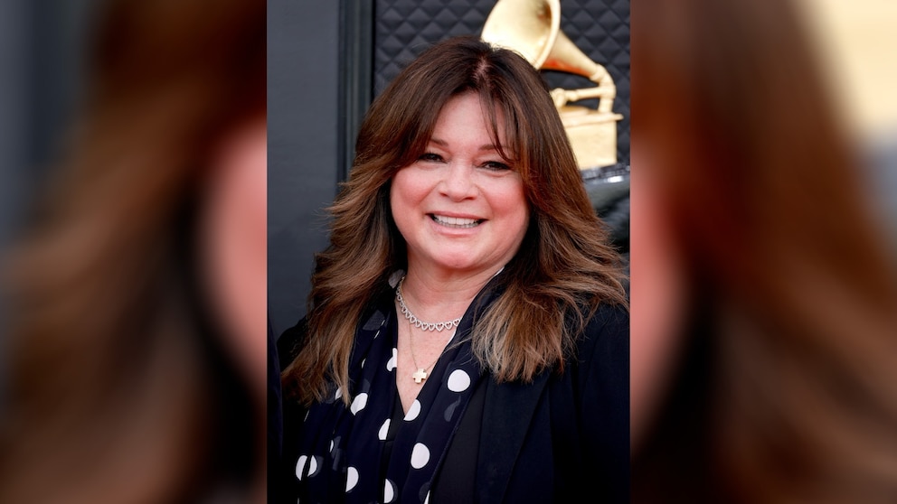 Valerie Bertinelli shows off gray hair in unfiltered video - Good ...