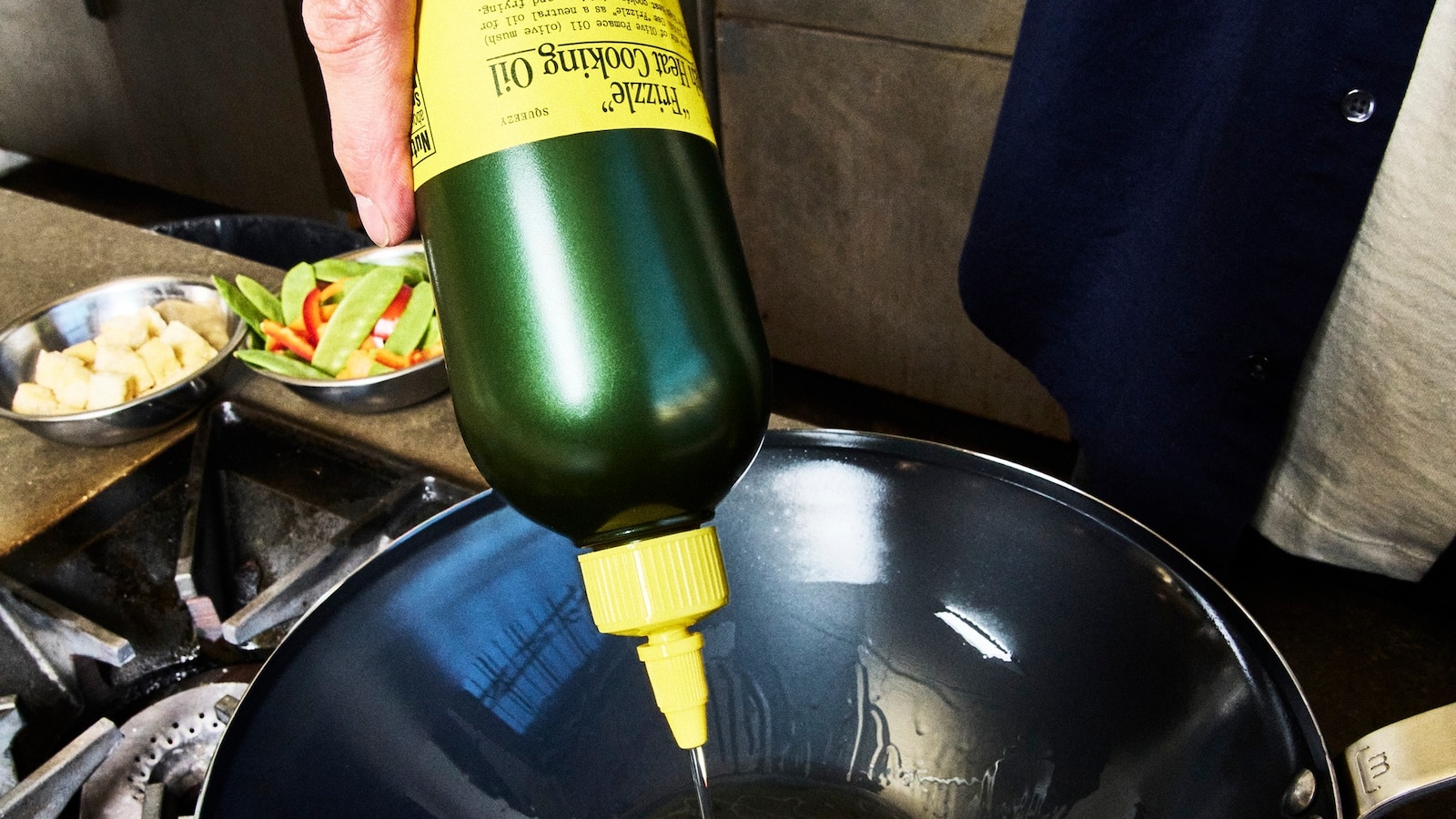 Graza debuts new Frizzle high-heat cooking oil for frying, baking and ...