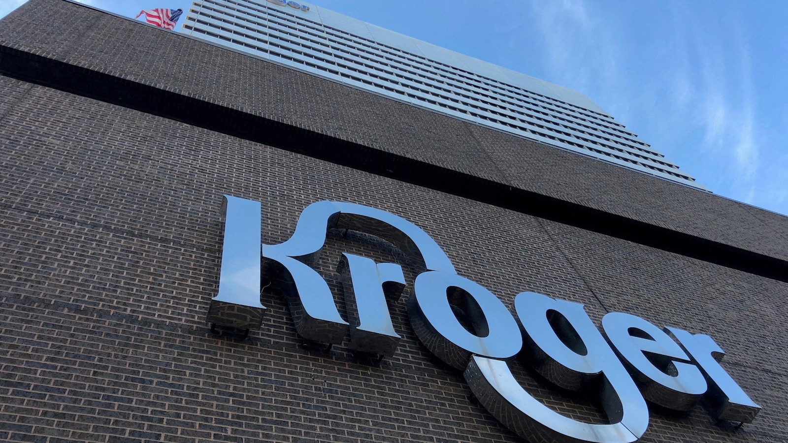 Federal Trade Commission sues to block Kroger, Albertsons merger - ABC News