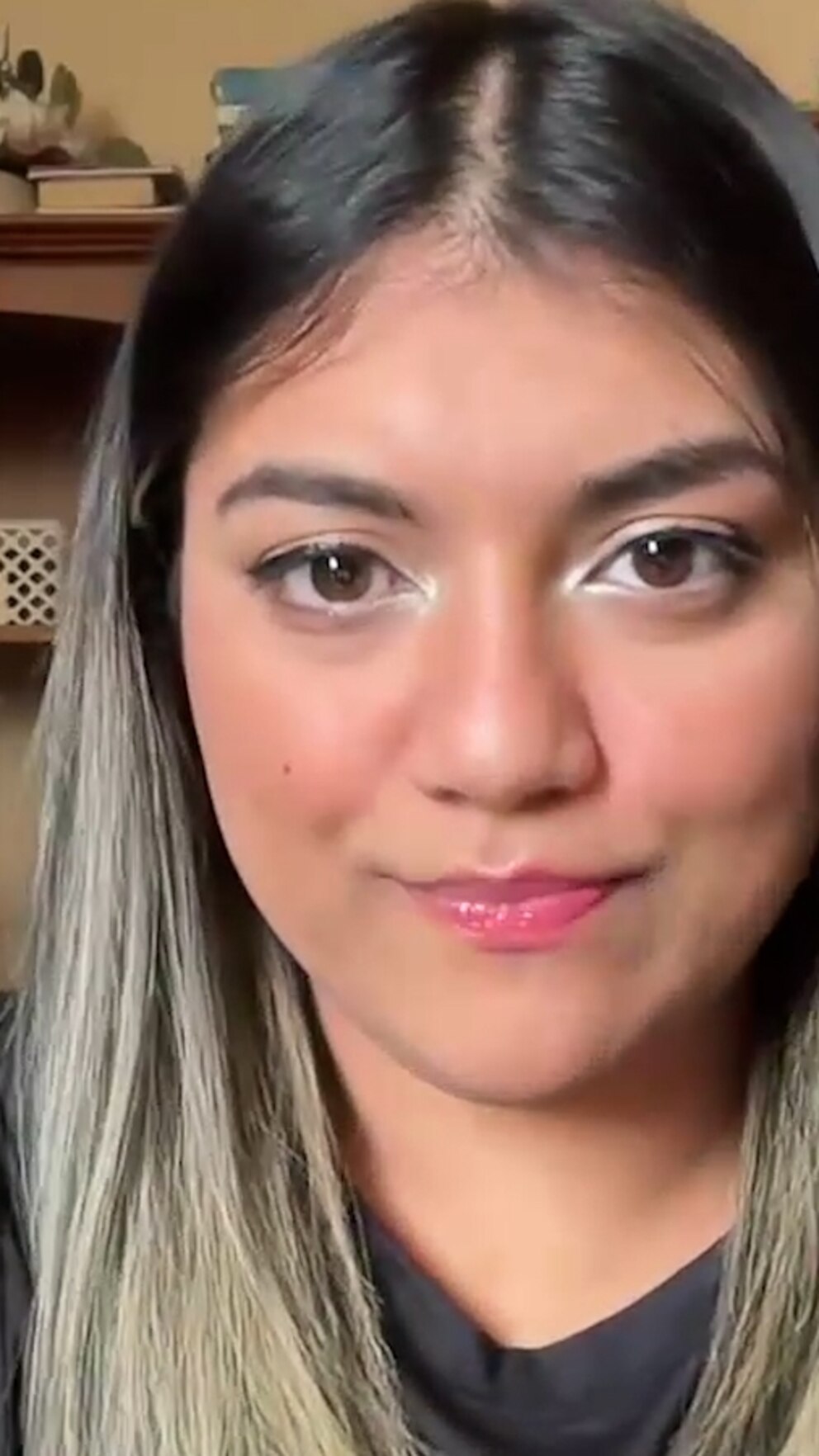 Video Teen refugee starts cosmetics company to be inclusive to all skin ...