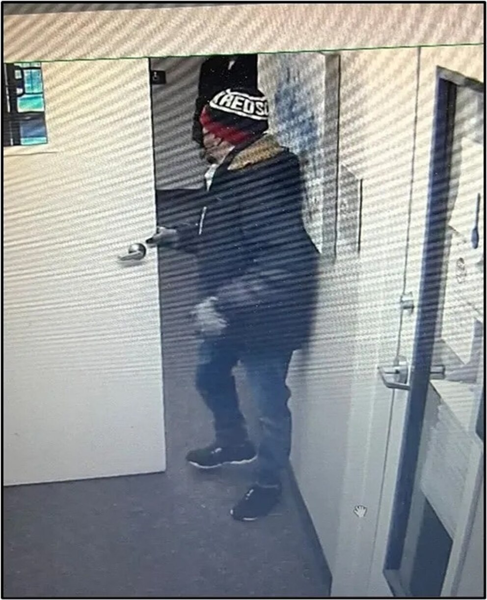 Suspects who posed as city workers sought in armed home invasion ...