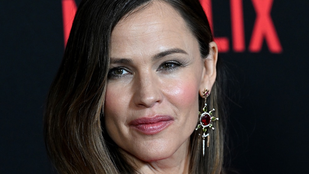 Jennifer Garner reveals beloved dog Birdie has died - Good Morning America