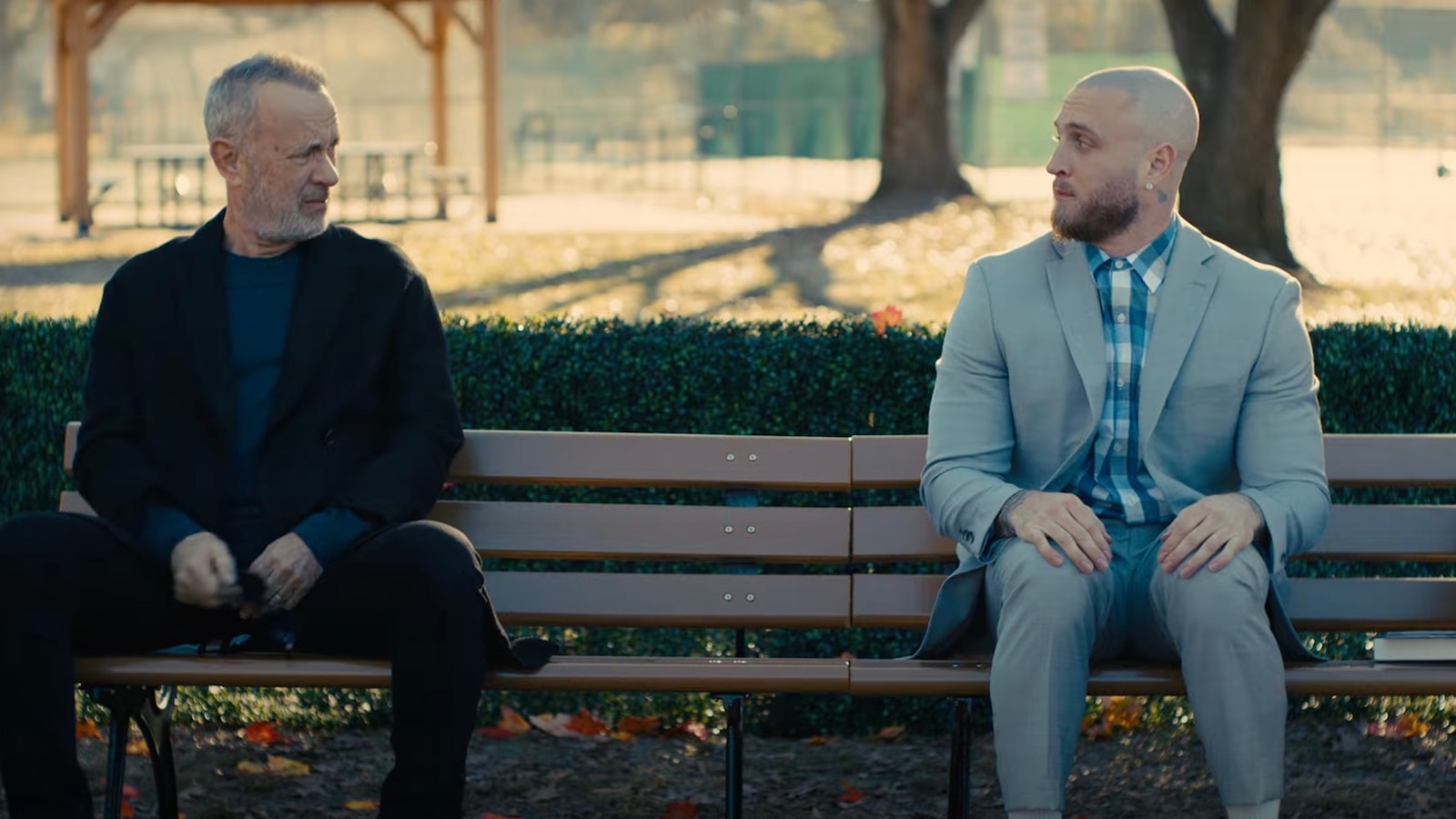 Tom Hanks, Chet Hanks recreate 'Forrest Gump' scene in new music video ...