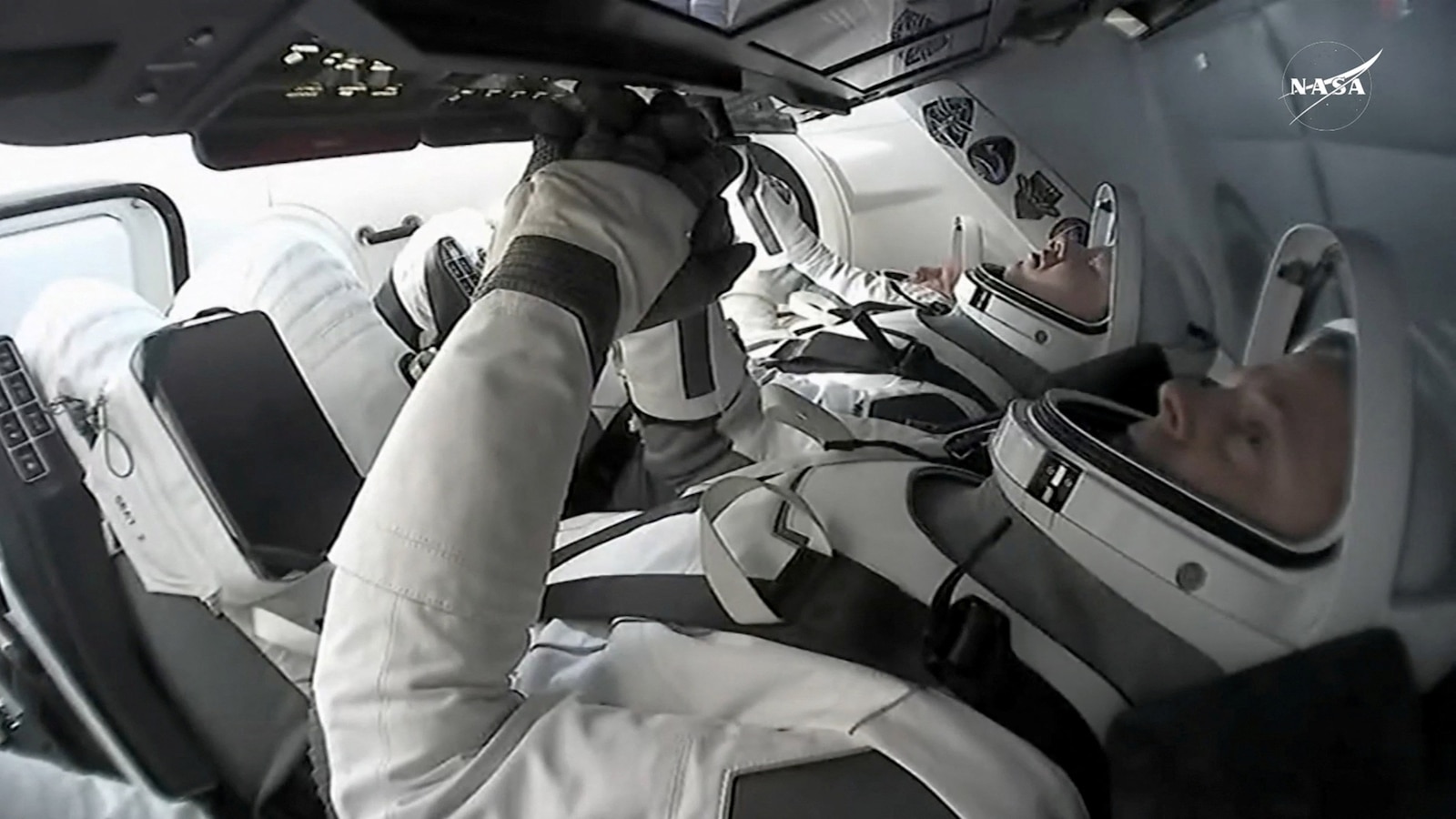 SpaceX Dragon Splashdown, how long do you think you could stay in space ...