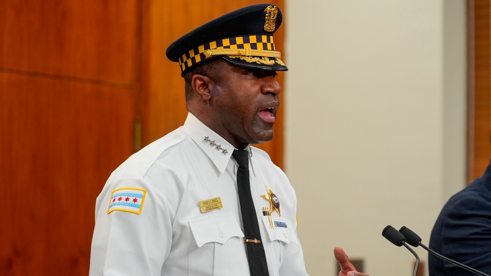 Chicago grieves 11-year-old killed trying to 'protect his mother ...