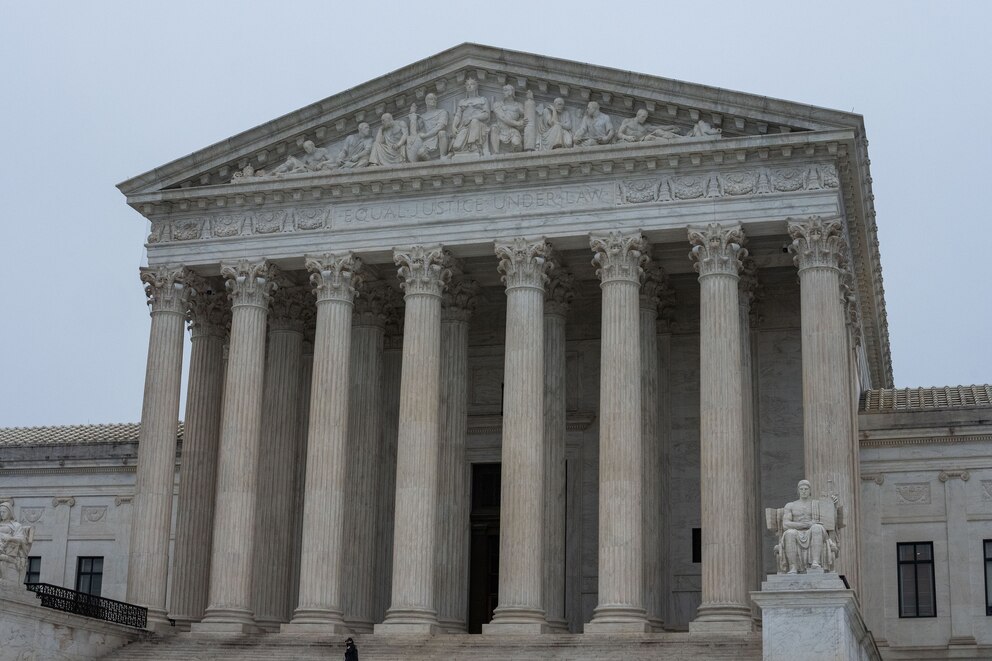 Supreme Court blocks ruling that ordered New York to redraw its ...