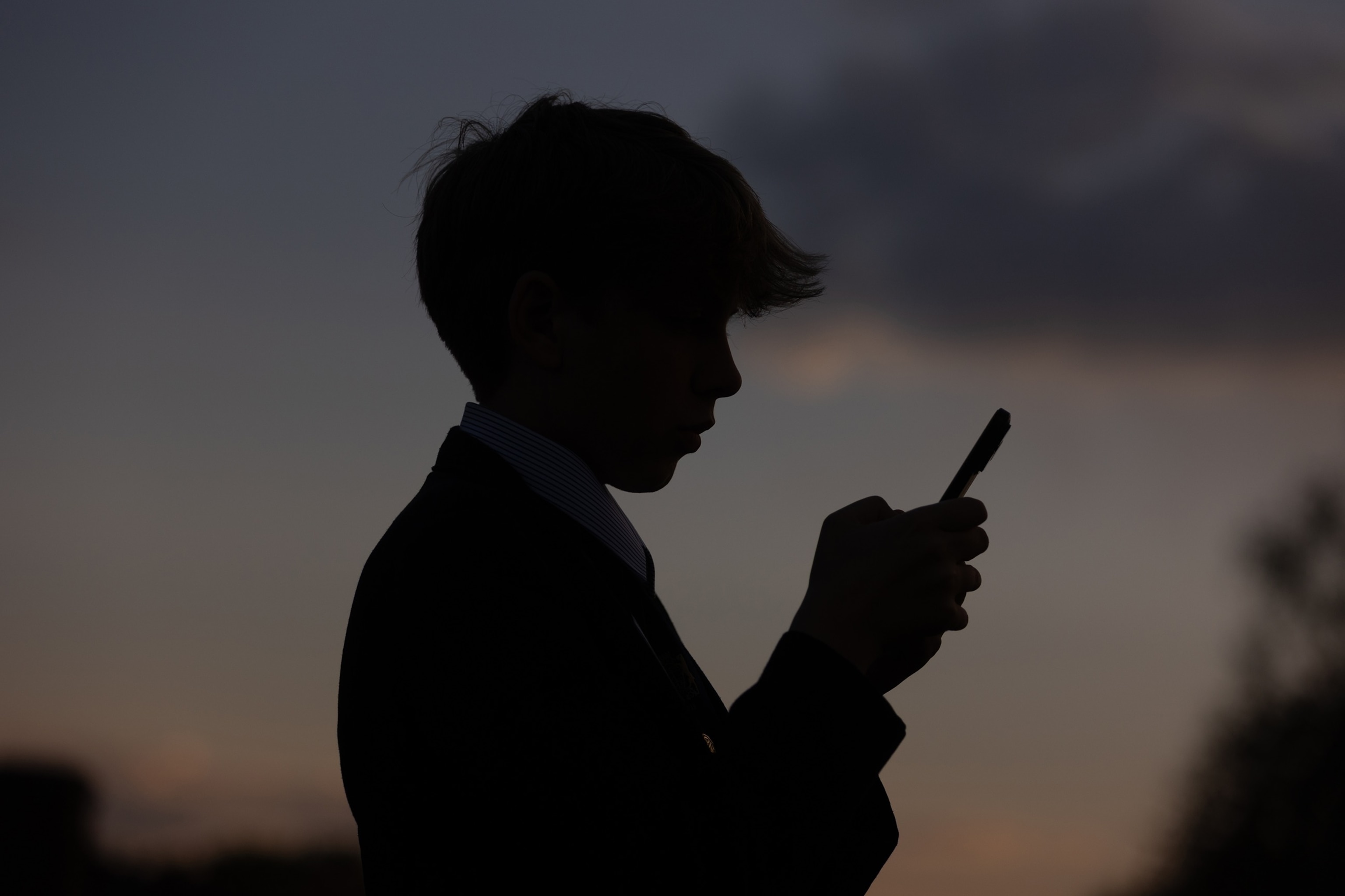 YouTube begins rollout on new AI age verification tool - ABC News