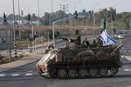 US Politicians Rally Around Israel But Swipe At Each Other Over Policy US Politicians Rally Around Israel But Swipe At Each Other Over Policy