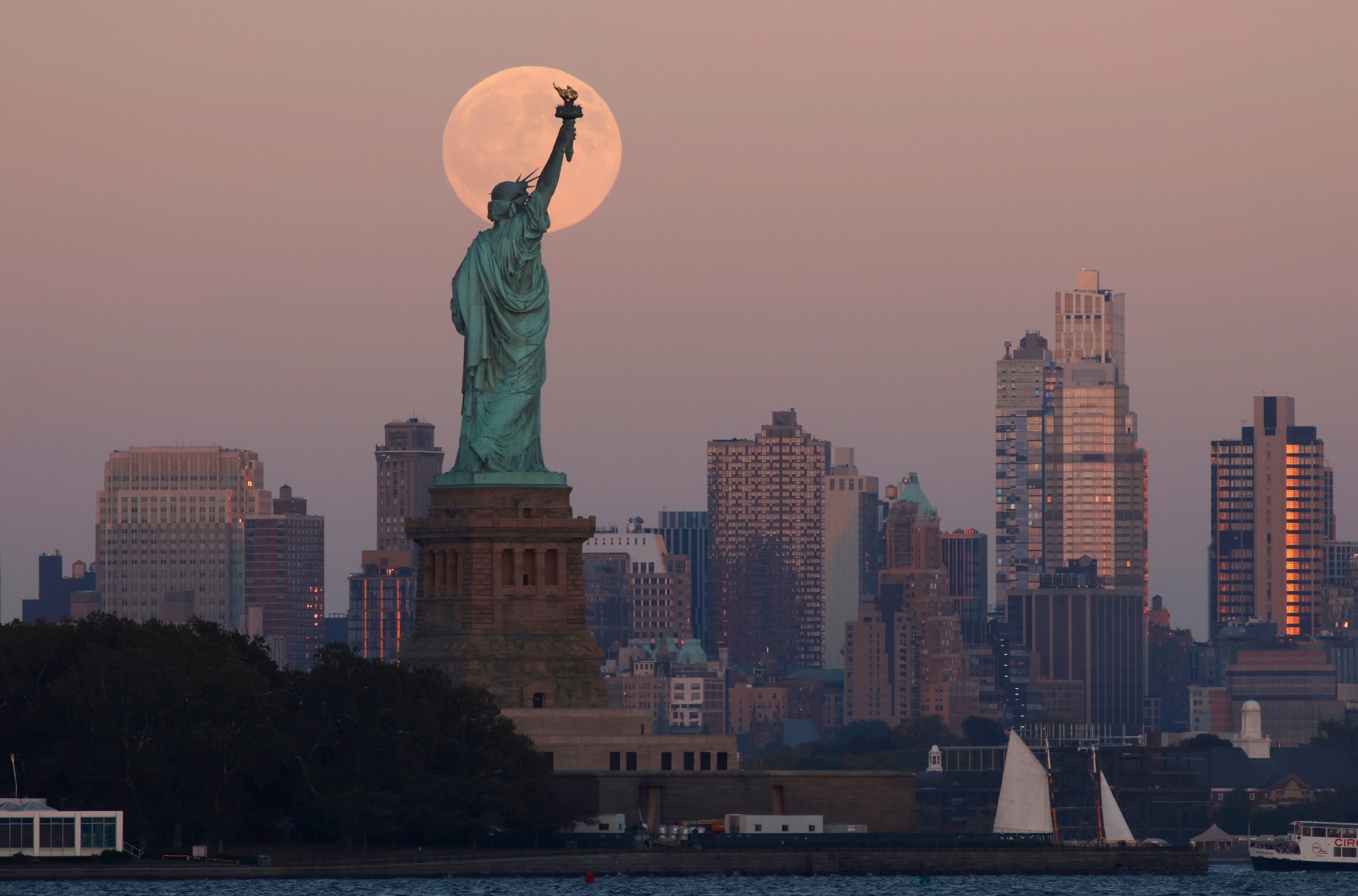 The Hunter's Moon is back and it's a supermoon: Here's what to know ...